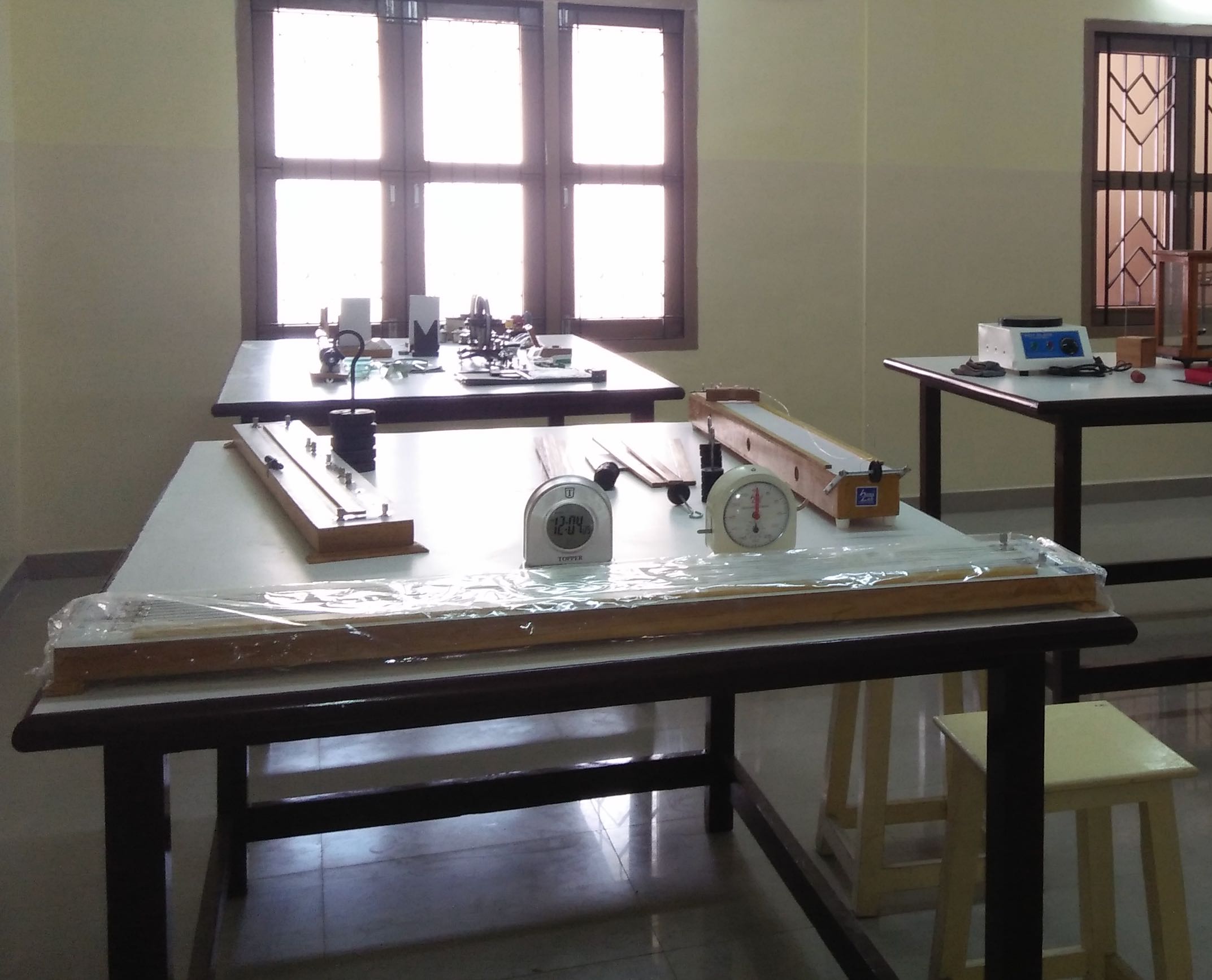 PHYSICS LAB - St. Xavier's School, Arrah